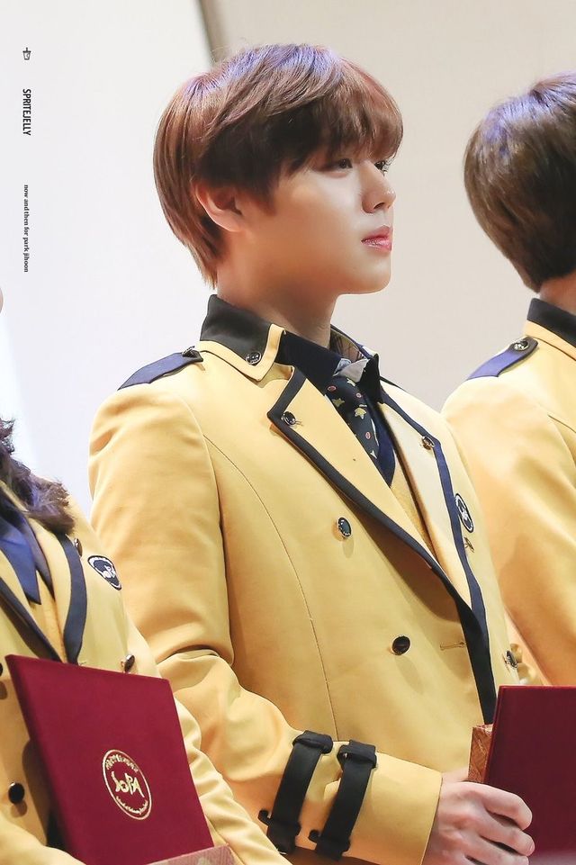 Wanna One Park Jihoon Graduated, Here Are HD Photos of His Graduation