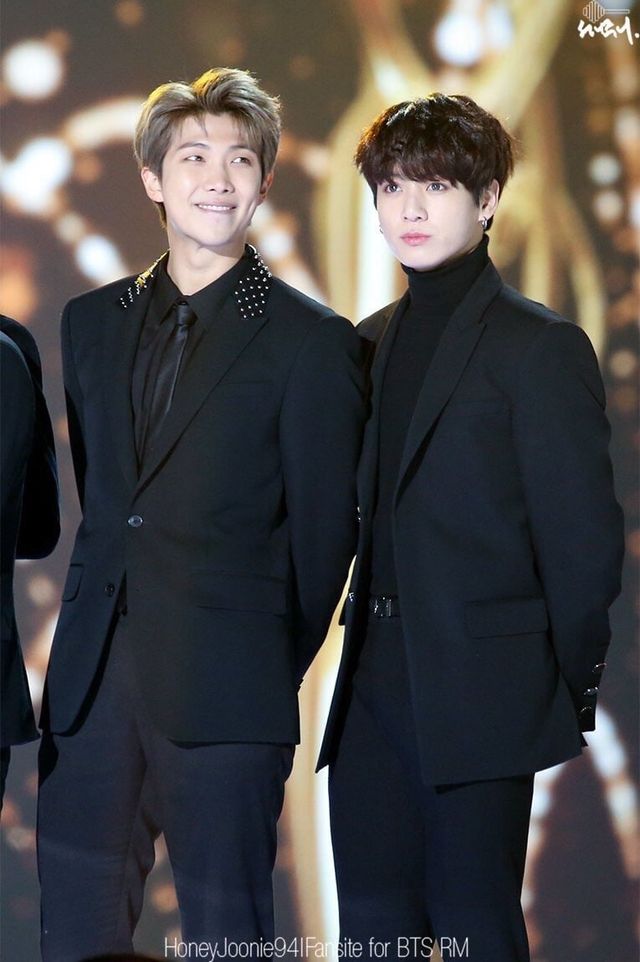 14 Idols Who Prove There’s Nothing Sexier Than A Well-Fitting Suit ...