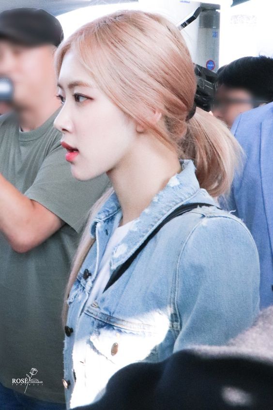 Here Are 30+ Photos Of BLACKPINK Rosé's Incredibly Beautiful Side ...