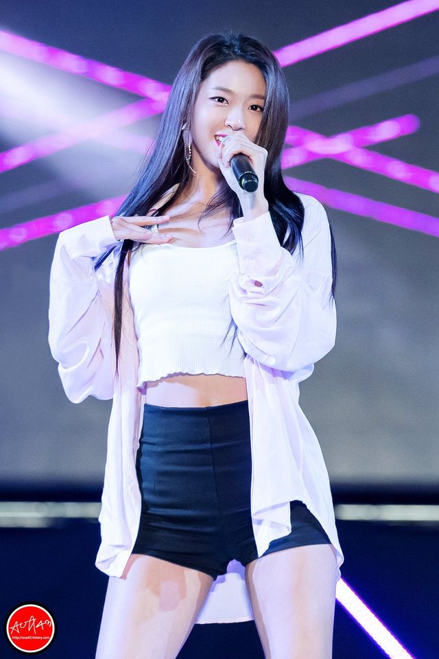 These 30+ Photos Of AOA Seolhyun's Unreal Proportions Will Tell You ...