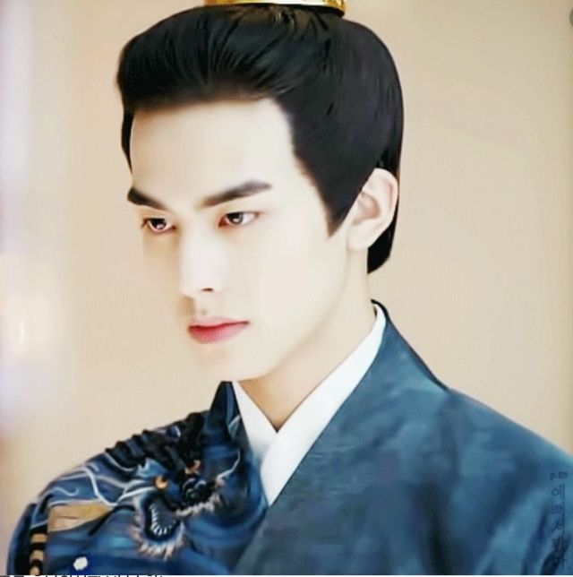 Chinese Actor Is Gaining Attention for Looking like Lee Dong Wook and ...