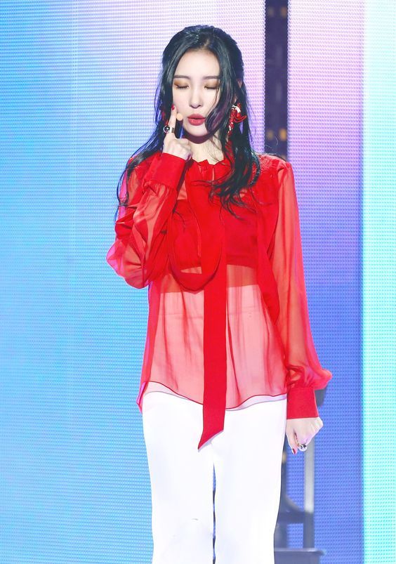 10+ Times Sunmi Was A Powerful Queen In Red Outfits - Koreaboo