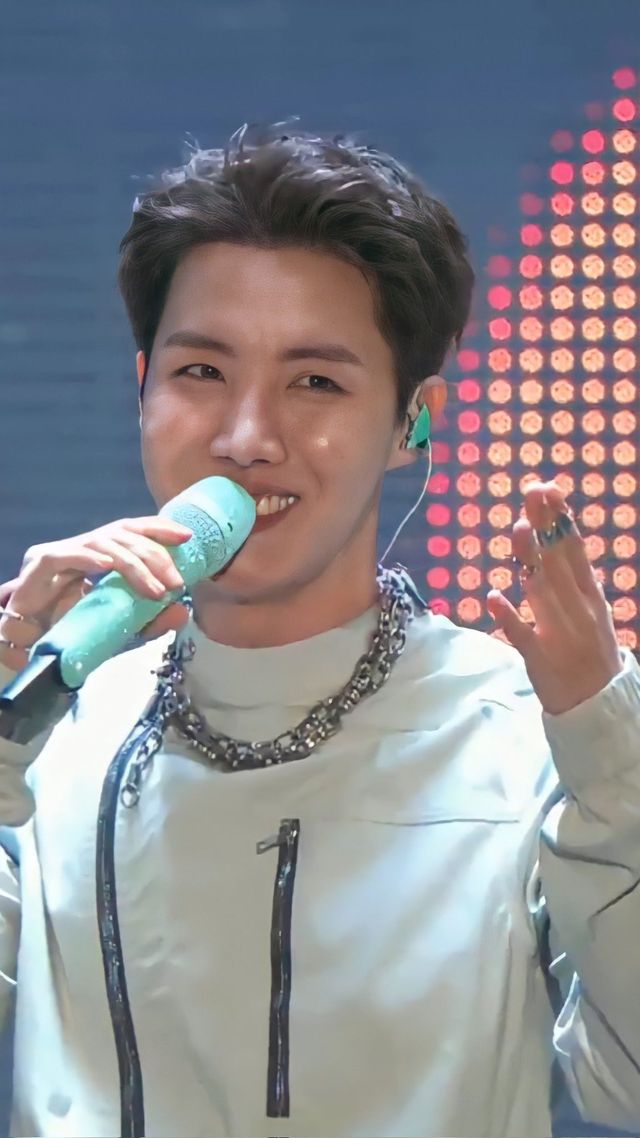 BTS's J-Hope Brings Back His Debut Hairstyle And Everyone Is Obsessed ...