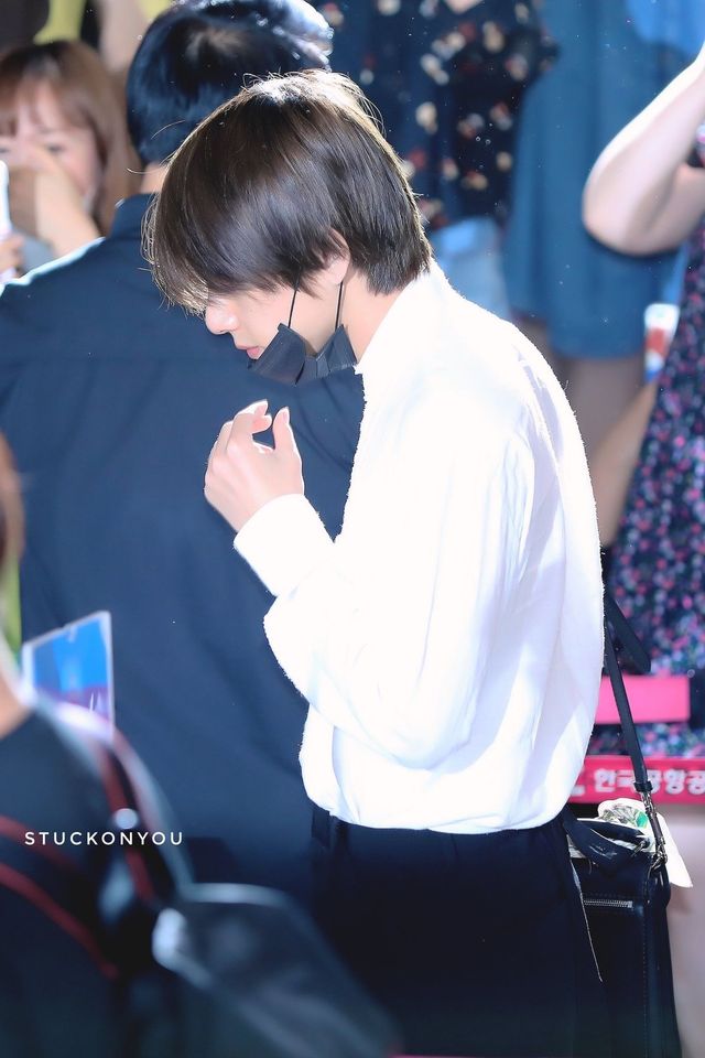 BTS's V Has Everyone Going Crazy Over How Good-Looking He Is - Koreaboo
