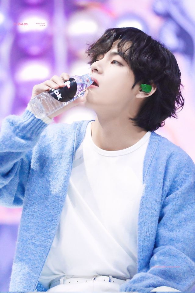 10 "Bare Minimum" Moments When BTS's V Drives Fans Crazy While Doing ...