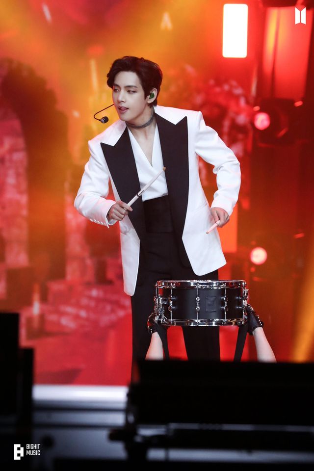 BIGHIT Releases 20+ Photos Of BTS’s V From Throughout The Past Year To ...