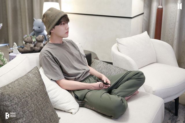 BIGHIT MUSIC Releases 20+ Photos Of BTS's J-Hope From Throughout The ...