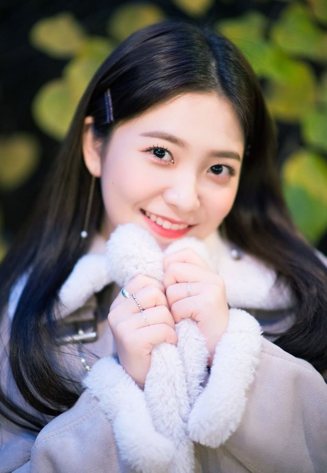 ReVeluvs Have Been Trying To Choose Yeri's Most Iconic Style, And It's ...