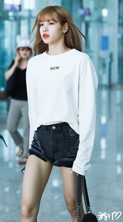 8 Times BLACKPINK's Lisa Showed Us How To Keep It Simple Yet ...