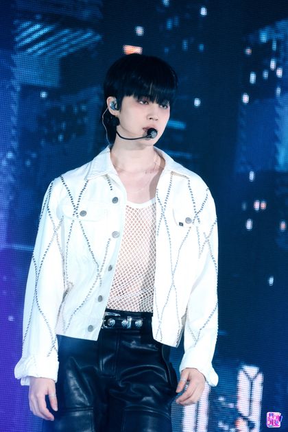 BTS's Jimin Looks Nothing Short Of Ethereal In New HD Solo Stage Photos ...