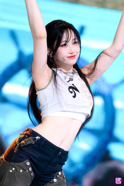 30 Stunning HD Stage Photos From NMIXX's "Love Me Like This" Stage That ...