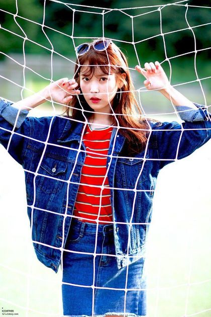 IU dresses up like a hippie in this 70s themed photoshoot you never ...