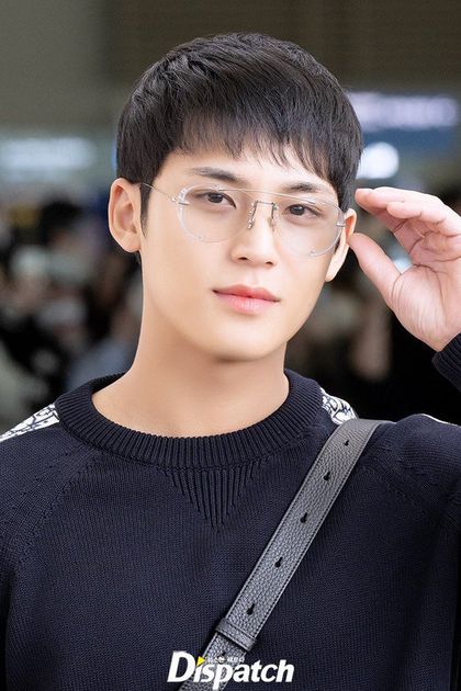 SEVENTEEN’s Mingyu Gets Mobbed By Fans In Paris - Koreaboo