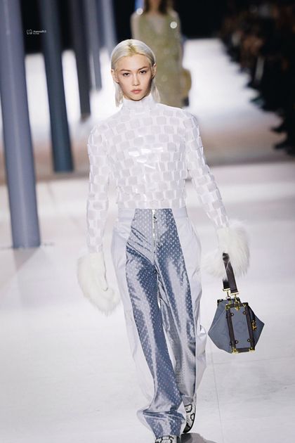 Stray Kids' Felix Slays As A Runway Model At Paris Fashion Week - Koreaboo