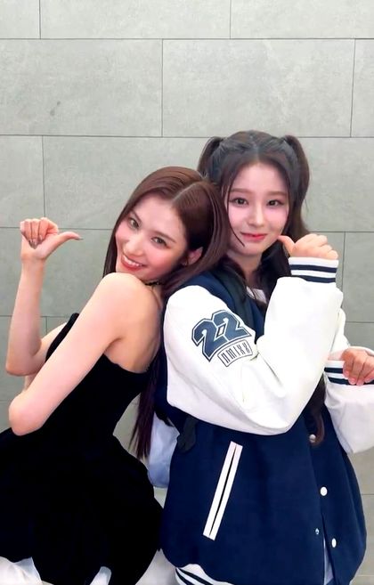 TWICE's Sana Makes NMIXX's Sullyoon So Flustered She Almost Forgot Her Lines - Koreaboo