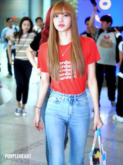 "Her Body Changed" - BLACKPINK's Lisa Receives Praise For Her Flawless ...