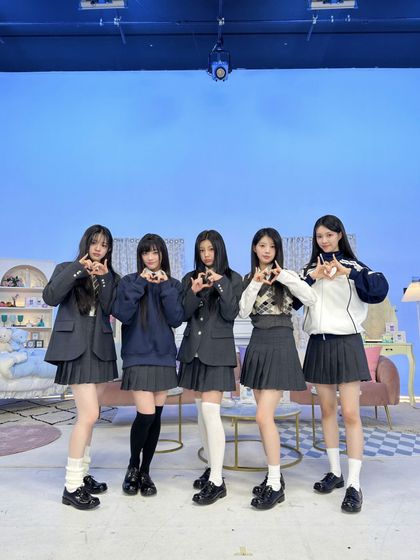 ILLIT's Stylists Come Under Fire For The Members' "Busy" Performance ...