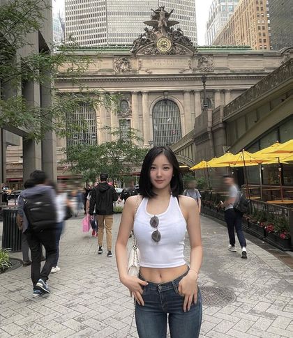 Popular Girl Group Member Finally Reveals Her Fiancé Through Wedding ...