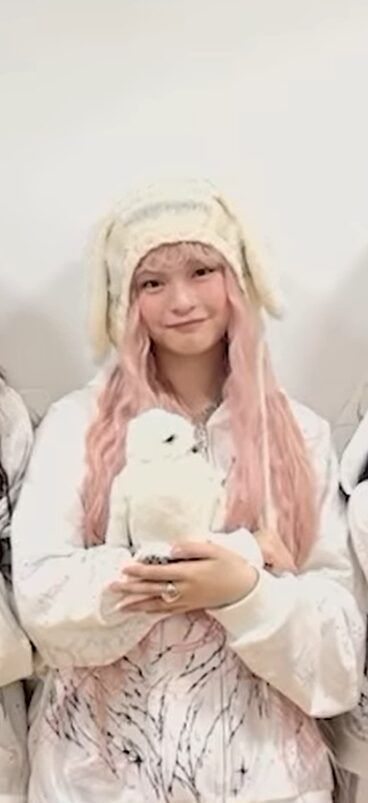 NewJeans' Hanni Debuts A Surprising Hair Transformation - KPOP HIT