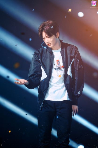 These 60 HD Photos Of TREASURE Performing "JIKJIN" Live Will Have Any ...