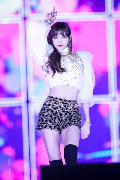 12 Times BLACKPINK's Lisa Slayed In The Prettiest Stage Outfits - Koreaboo