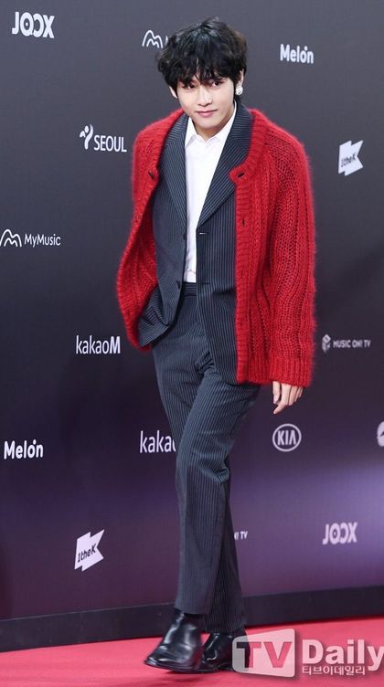 Runway King: 6 Times BTS's V Wore Fashion Better Than The Models Could ...