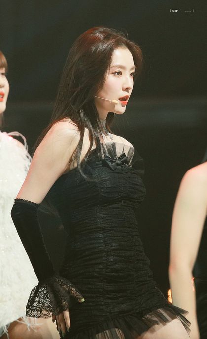 7 Female K-Pop Group Centers Who Are Total Queens