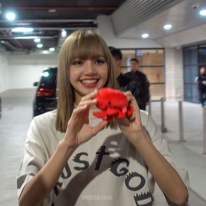 13 Unedited Moments Showing What BLACKPINK's Lisa Actually Looks Like ...