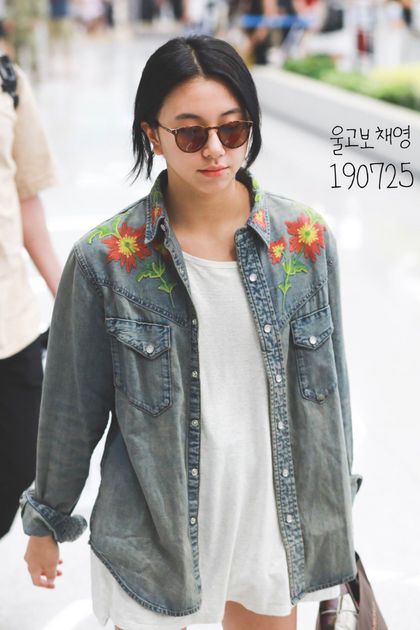 9 Fashionable Ways Each TWICE Member Has Styled Denim Jackets - Koreaboo
