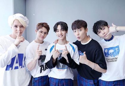 Here's Which Phones Your Favorite K-Pop Idols Are Using