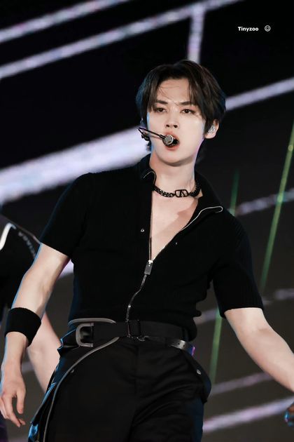 Stray Kids’ Lee Know Sends The Internet Into Meltdown With Spicy Outfit ...