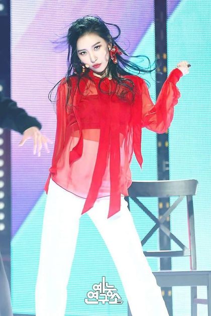 10+ Times Sunmi Was A Powerful Queen In Red Outfits - Koreaboo
