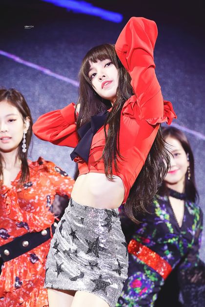 20+ Times BLACKPINK’s Lisa Showed Off Her Perfect Body Line