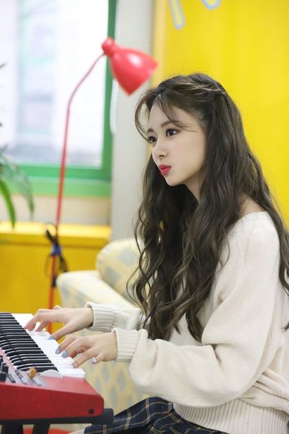 These 30+ Photos Of TWICE Tzuyu's Side Profile Is Proof That Every ...