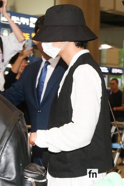 BTS's Bodyguard Escorted V's "Special Guest" At Incheon Airport