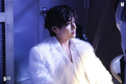 BIGHIT Releases 20+ Photos Of BTS’s V From Throughout The Past Year To ...