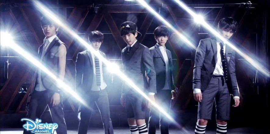 The boys of SM Rookies take on EXO's "Growl" on the "Mickey Mouse Club"