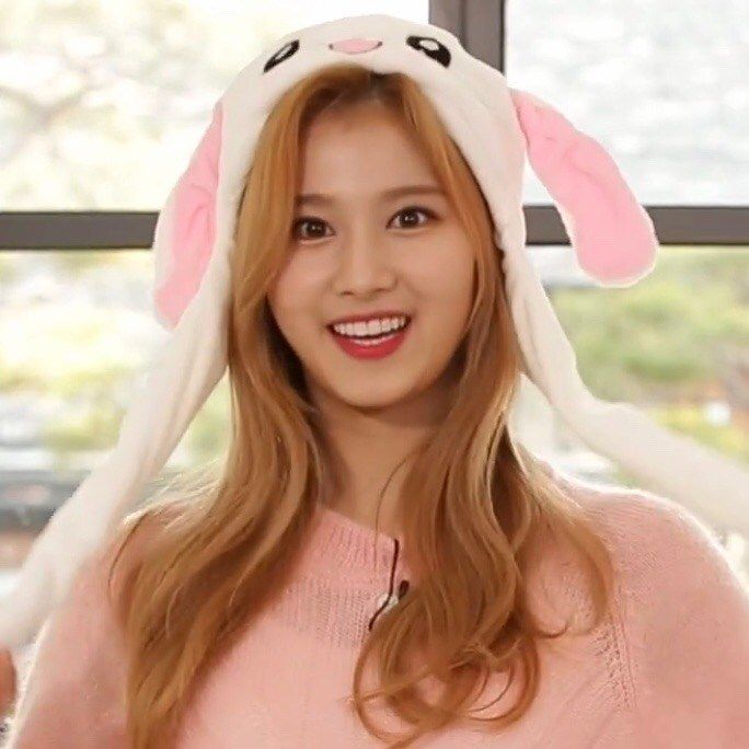 5+ Photos Of The Women Of K-Pop Wearing Bunny Hats That Will Make Your ...