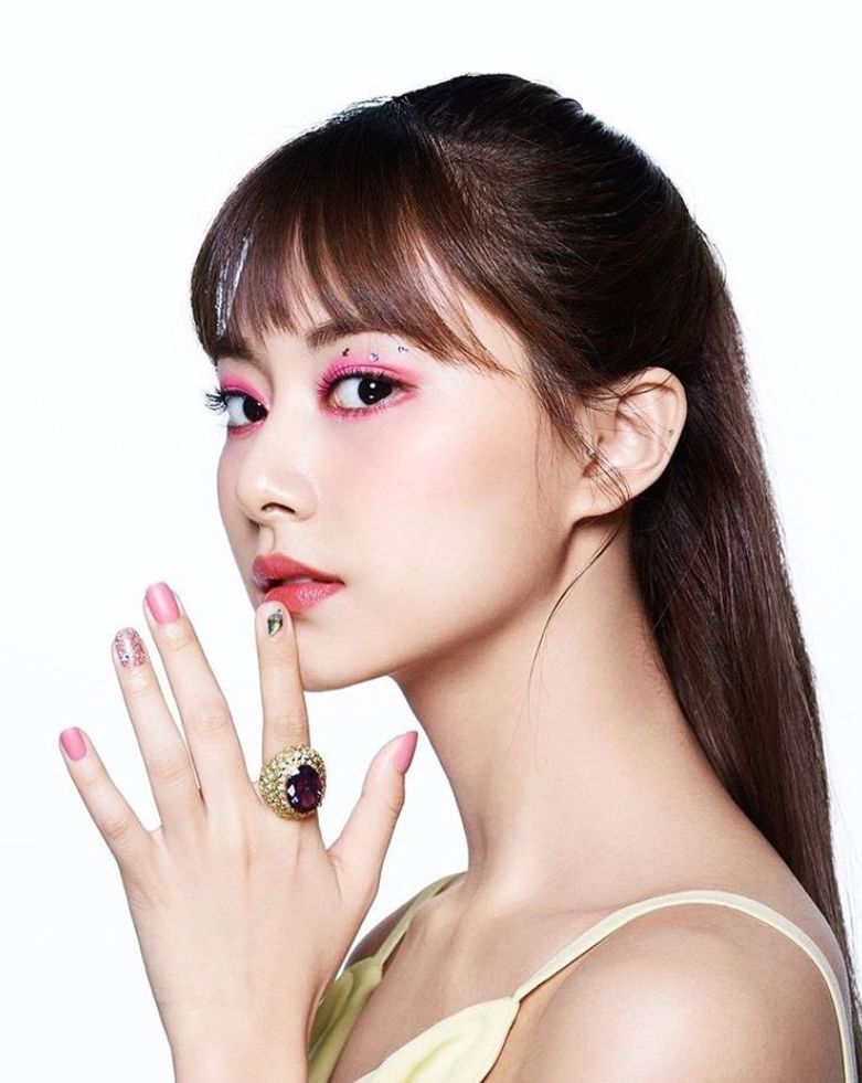 6 Times TWICE's Tzuyu Had The Prettiest Makeup In The Room - Koreaboo