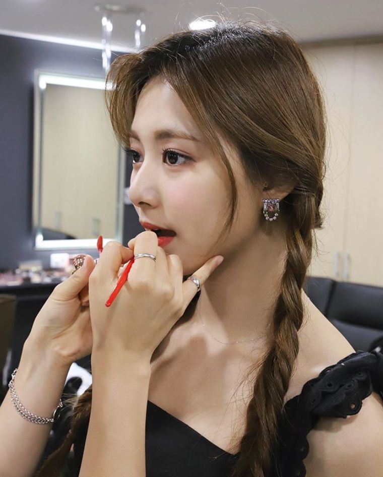 6 Times TWICE's Tzuyu Had The Prettiest Makeup In The Room - Koreaboo