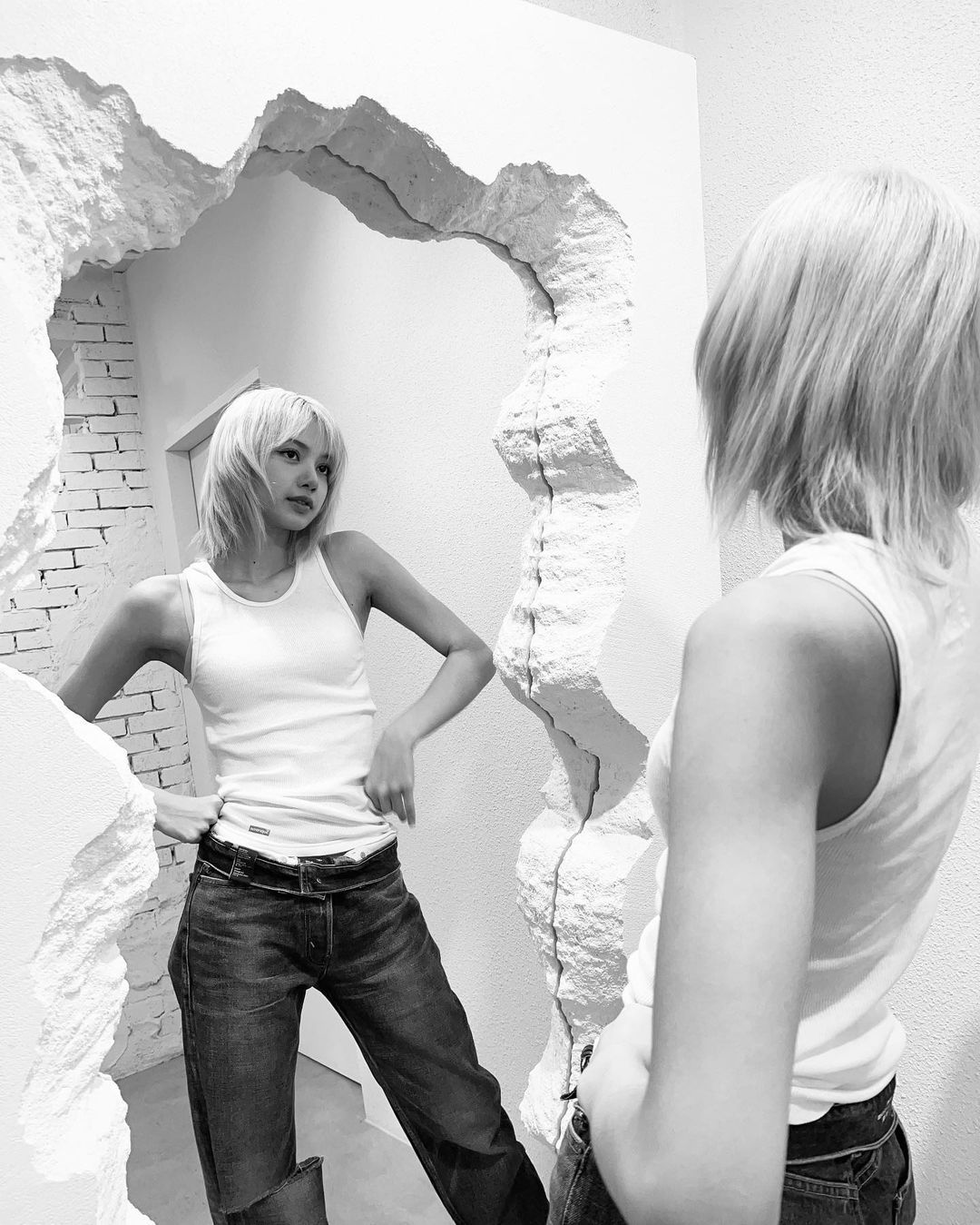 BLACKPINK's Lisa Is Actual Art — Stunning Fans As The First Asian ...