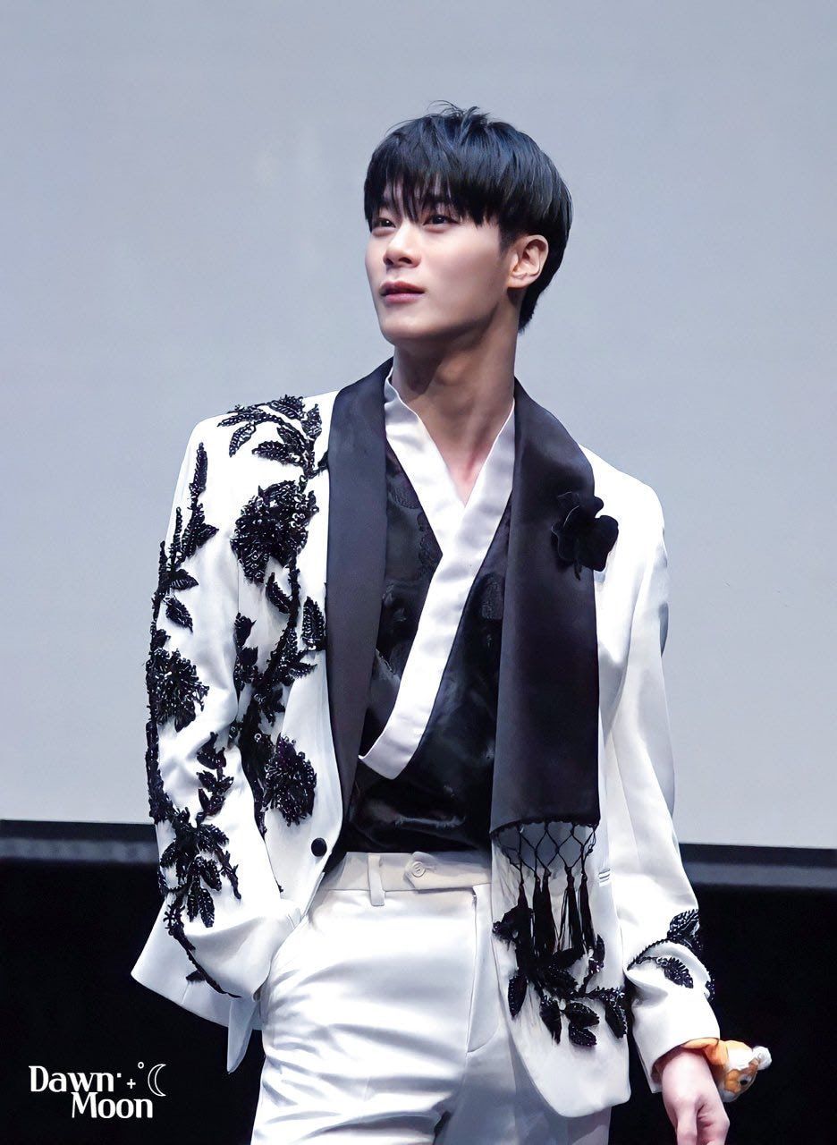 ASTRO's Moonbin Shocks Netizens With The Transformation Of His Flawless ...