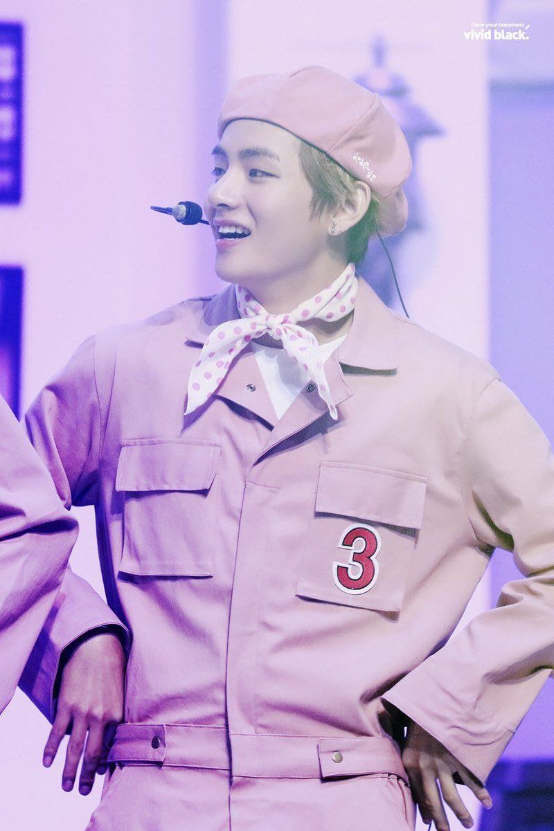 Here's 12 Different Color Berets That BTS's V Can Pull Off Effortlessly ...
