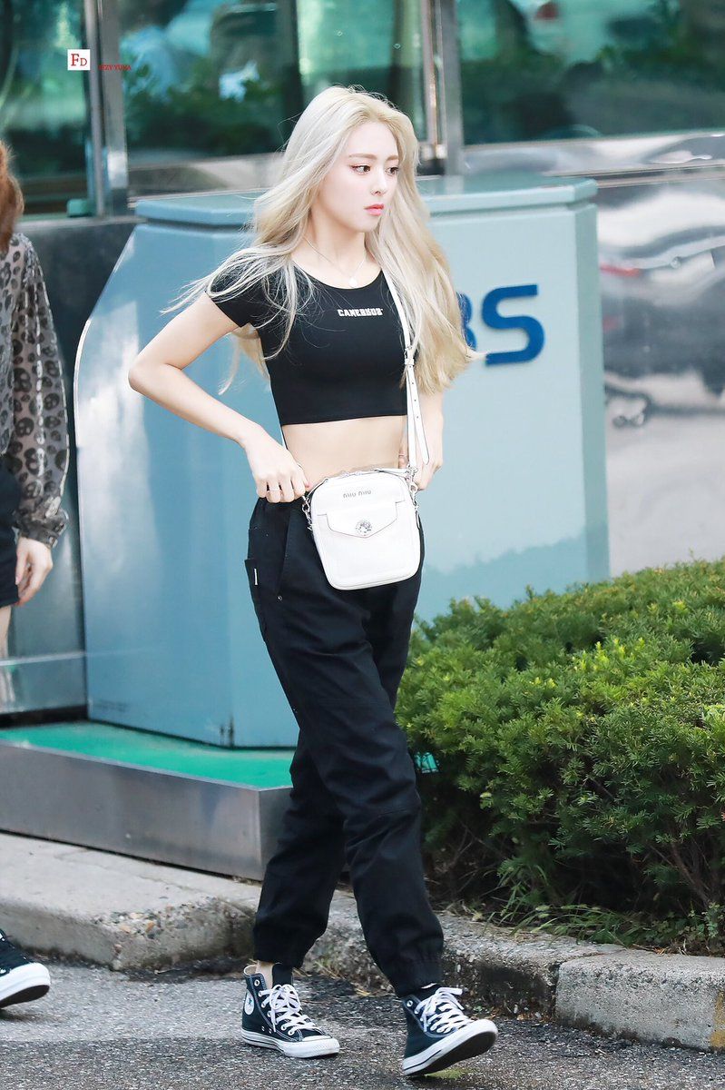 10+ Times ITZY's Yuna Gave Us Major Fashion Inspo With Her Stylish ...
